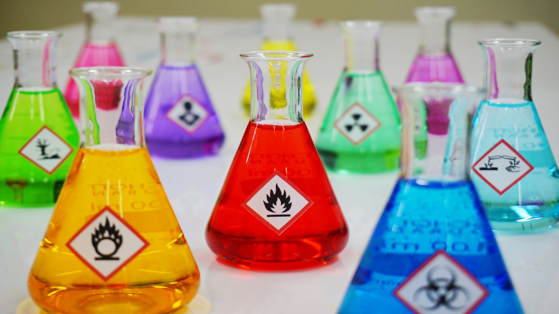 Chemikalien und Gefahrstoffe